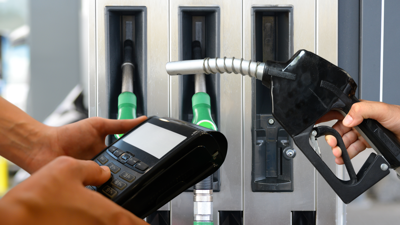 Best Prepaid Fuel Cards 2025: Prices, Fees & Perks